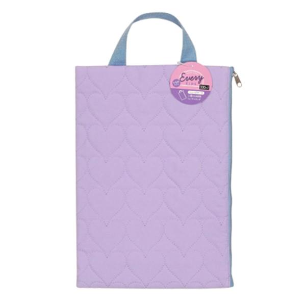 ハート柄のキルティング生地のファスナー付シューズケースです。上履きや体育館シューズ入れに便利です。【サイズ】約320×220mm【材質】ポリエステル【JAN】4510085911222【パッケージサイズ】約400×220×8mm【関連キーワード】