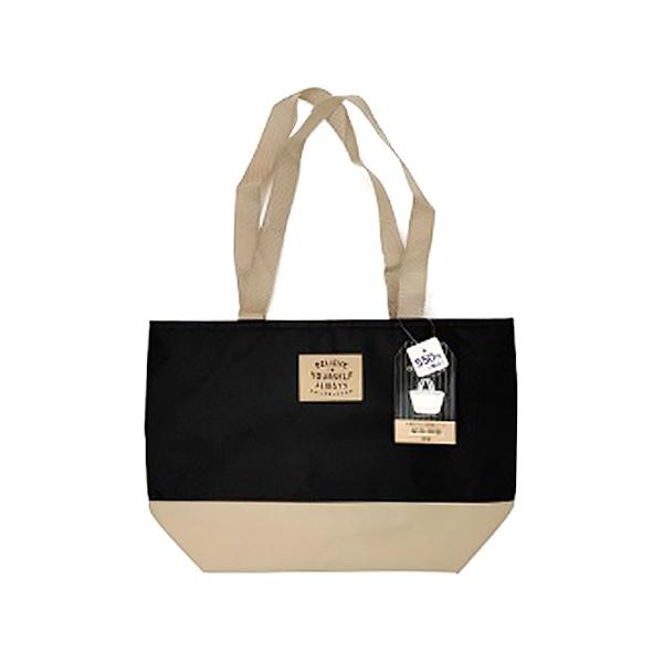 【アイテム説明】内側アルミ蒸着シート・保温保冷効果のあるアウトドアや行楽時にも活躍する保温・保冷バッグです。ブラックとベージュの２色の生地を組み合わせたバイカラー仕様がおしゃれです。【サイズ】縦25cm×横25cm×マチ12cm【耐荷重】6...