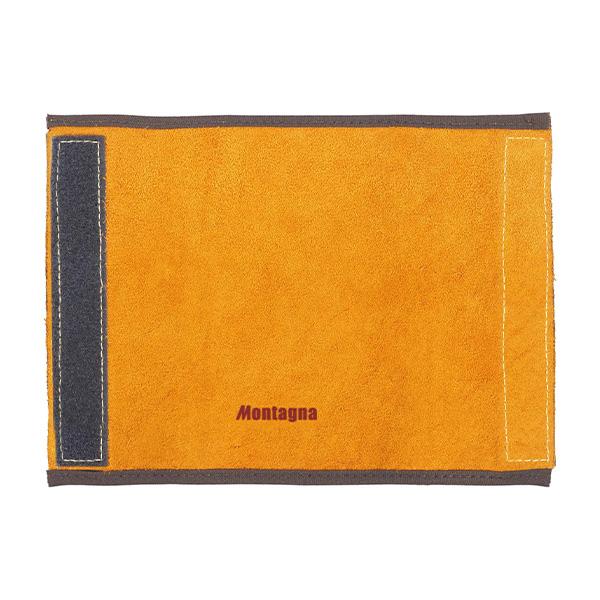 【アイテム説明】アウトドアで大活躍、Montagna（モンターナ）のボンベカバーやミトン代わりにもなるレザーマルチカバーです。両面に面ファスナーがついているので、輪にして止められます。鍋の蓋やフライパンの取っ手などの、熱いものをサッと持てる...