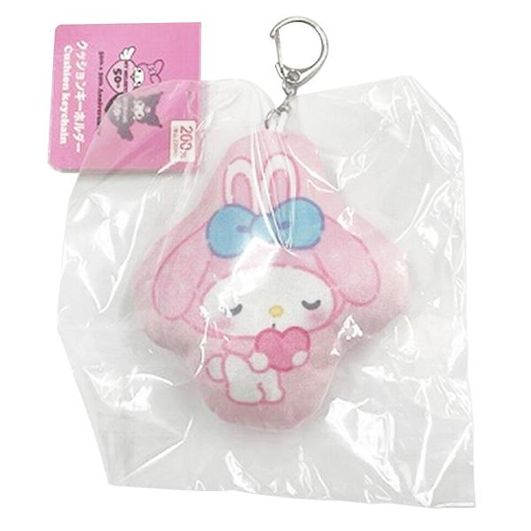 マイメロの50周年のクッションキーホルダーです。やわらかいので、カバンや手さげに付けても、カバンを傷つけにくいです。【材質】ポリエステル【JAN】4582364534323【パッケージサイズ】170×135×35mm【関連キーワード】マイメ...