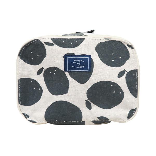 【アイテム説明】人気の北欧柄のバニティポーチ。取っ手付で、自立するのでコスメポーチにもトラベルポーチにも便利です。【サイズ】16.5×12×8.5cm【材質】ポリエステル/レーヨン【JAN】4528653443402【パッケージサイズ】16...