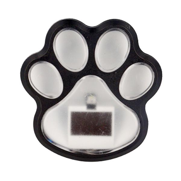 太陽光で充電し自動点灯・消灯する肉球型のガーデンソーラーライトです。昼白色。IPX4(JIS防沫型)ですが完全防水ではありません。【材質】本体：ポリプロピレン　頭部：ポリスチレン【JAN】4560179906580【パッケージサイズ】90×...