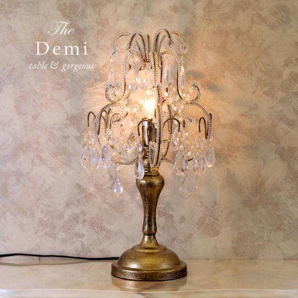 豪華でアンティークテイストなテーブルランプ。ビーズをたっぷり使用し、揺れるたびにたくさん光が瞬きます。アクリルのビーズは軽量で壊れにくいのも特徴です。付属の専用電球より大きくなりますが、E12口径であればLED電球も使用できます。●サイズ・...