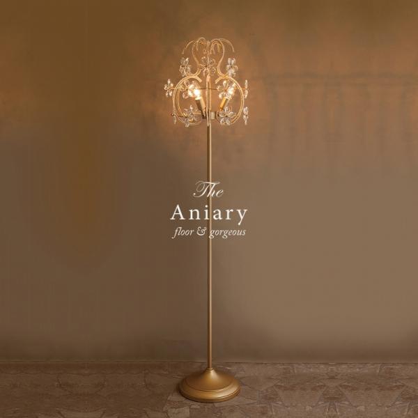 煌めく美しさがゴージャスな3灯のフロアランプ。繊細なデザインと花のクリスタルパーツで、お部屋に上質な輝きを放ちます。組み立ても簡単で、中間にはフットスイッチがありON/OFFが手軽に行えます。■サイズ・容量Φ34 x H156 cm / 5...