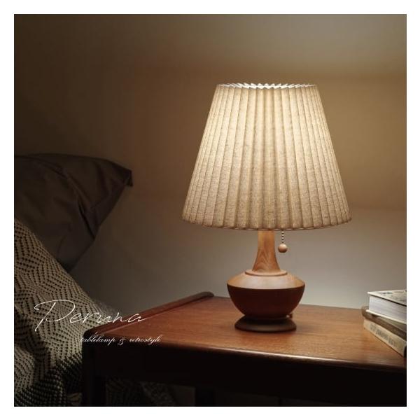 プリーツ状のシェードが心地よい明かりを灯すナチュラルなテーブルライト。ファブリックが生み出す陰影が、ベッドサイドやテーブル上をやさしく包み込みます。サイズ：φ25.5×H36.5cmセード: φ25.5×H20.5cmベース: φ9.5cm...