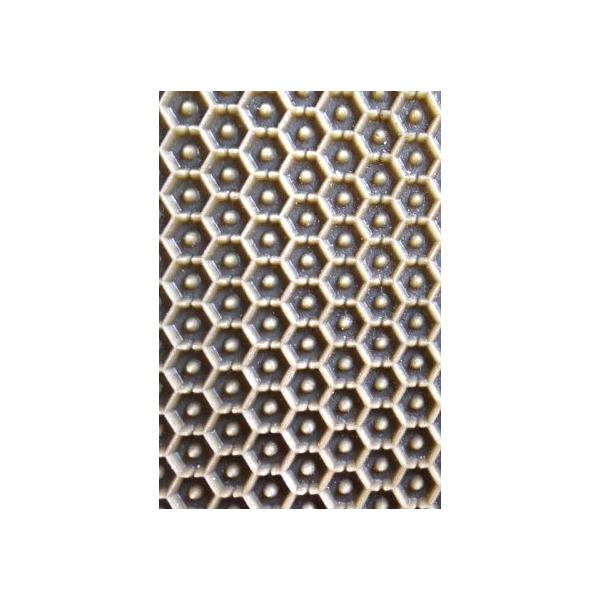 製靴材料　シート（FF半貼り）黒あり表面のやわらかなゴムにより防滑性に優れたソール用のゴムシートです。アメ/クロ　　左黒・右アメ/クロ厚さ3.2ｍｍ　サイズ350mm×450mm　修理・製作におすすめです。