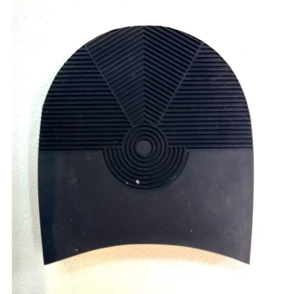 製靴材料　ゴムヒール（AG10）黒色　厚さ14ｍｍ　6サイズ巾6.8長さ7cm　7サイズ巾7.1長さ7.2ｃｍ　8サイズ巾7.3長さ7.5cm　9サイズ巾7.7長さ7.8ｃｍ1足セットになります。在庫限りにつき、アウトレット価格にて販売しま...