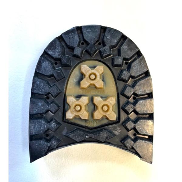 製靴材料　冬用ゴムヒール（NT-Wヒール）黒アメヒール色　厚さ23ｍｍ　中サイズ巾7.5長さ7.3cm　大サイズ巾7.9長さ7.4ｃｍ1足セットになります。　　在庫限りにつき、アウトレット価格にて販売します。修理・製作におすすめです。