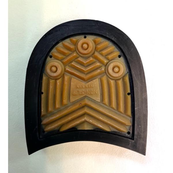 製靴材料　防寒靴用ゴムヒール（NS-Wヒール）黒色　厚さ22ｍｍ　大サイズ巾8長さ7.9cm　1足セットになります。　在庫限りにつき、アウトレット価格にて販売します。修理・製作におすすめです。