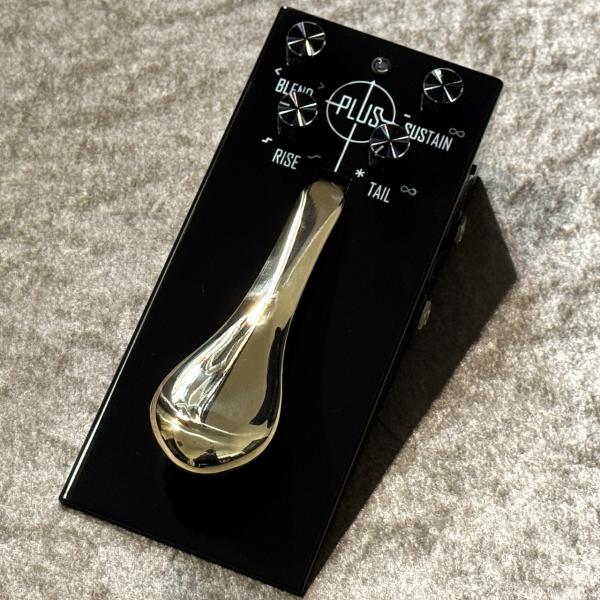 ギターはもちろん、あらゆる楽器でサステイン/ソステヌートが可能になる超画期的なペダル！