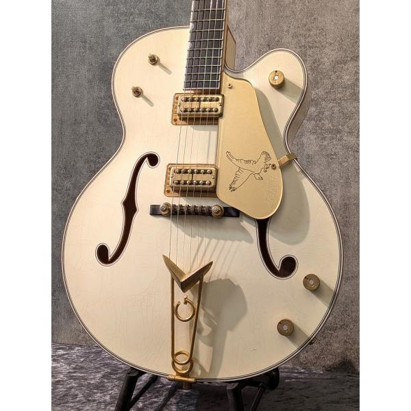 当店オーダーのCustom Shop製Gertsch、キング・オブ・グレッチの名に相応しいレリック加工が施された激渋White Falconの入荷です。