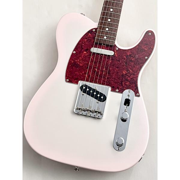 "G-Club Shibuya Modify Collction"今作は2025年限定カラーのStardust Pinkを大胆にモディファイ。淡く煌めく桃色と、濃密に佇む赤鼈甲のコントラストは、甘美かつ可憐な外観を演出。