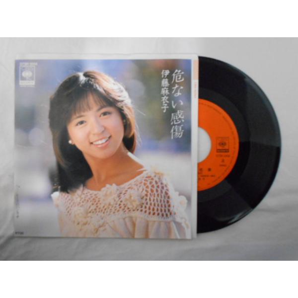 こちらはレンタル落ち・販売落ちの中古レコードになります。LPレコードは佐川急便にて発送致します。EPレコードはゆうメールにて発送致します。複数ご購入いただいた場合は佐川急便での発送へと変更になる場合もある為、送料に変動がございます。商品の内...