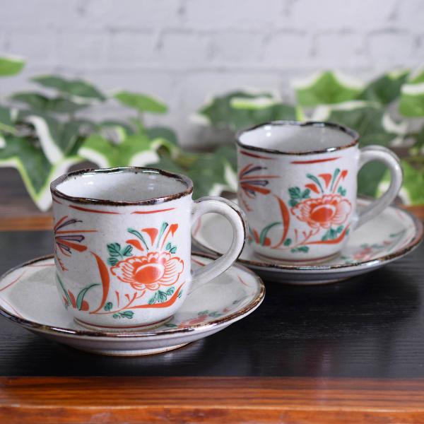 九谷焼 ペア コーヒーカップその豪放、華麗な風格を持つ作風は他の焼き物の追従を許さないものがあり、開窯以来370年の歳月を経た現在も尚、その技は脈々と受継がれ世界的に高く評価されております。また、九谷焼は非常に格調高く有名な焼き物ですので様...