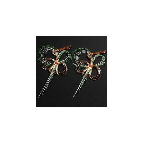 鶴をモチーフとした飾り水引。鶴には金の水引を使用し羽ばたく姿が印象的。良く祝儀袋などにも使われる定番ですが、ギフトに使えばより一層喜んでいただける優美な水引飾りです。サイズ：165×80(mm)内容量：2個入り