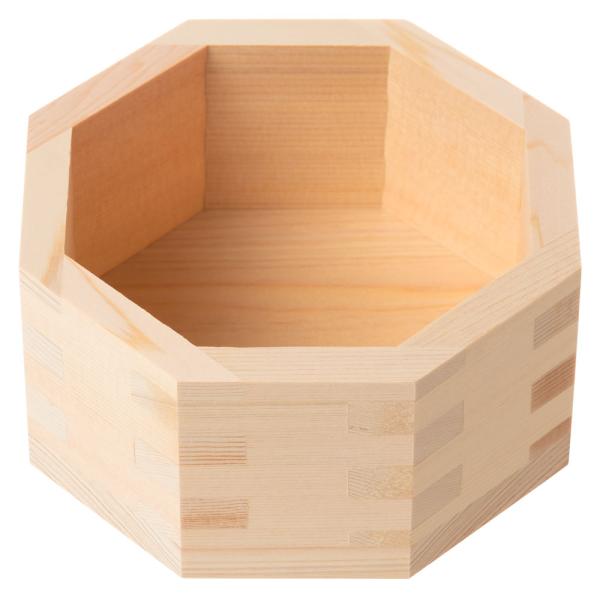 ます組みの技術を活かした八角形のます。五角形の枡より更に難度の高い職人技で作り上げました。大変珍しい枡です。そしてなんと容量は一合（180ml）枡。縁起の良い（末広がりの）八角形のますは、あなたの大切な物を入れれば、それに福が来てマスマス福...