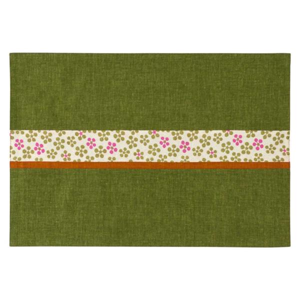 シンプルなカラーの日本の布を現代風にアレンジ。そこに可愛らしい利休梅柄の縮緬生地を合わせたシリーズです。色使いが新しく、現代でも気軽に使えるカラーとなっています。中心にもちいた柄の生地には、アクセントとしてラインの生地を用い、バランスがとて...