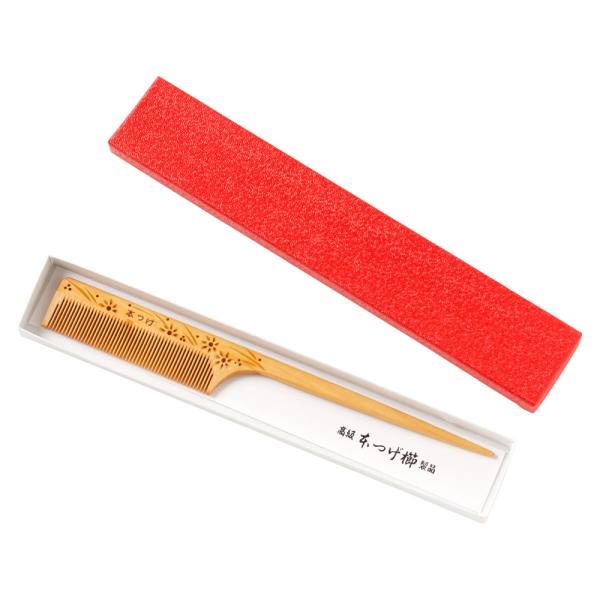 昔から愛されているつげ櫛を入荷いたしました。つげ櫛は合成樹脂製の櫛やブラシと違って、静電気がほとんど発生しないため、切れ気や枝毛などのダメージを防いでくれるといわれています。また椿油を施した櫛は、日常的に使うことで、しみ込んだ椿油が徐々に髪...