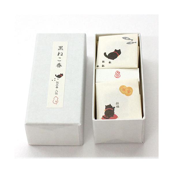 鞄やお財布、名刺入れの中に入れたり、うつり香としてお手紙や御祝袋に入れたり。日本の香りという文化を楽しむお香。香りは白檀をベースとした天然香木を調香。古くから伝わる爽やかな香りをお楽しみいただけます。白い箱に入っているのは、「真っ白な心を贈...