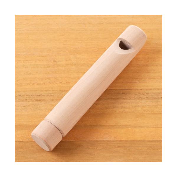 木のぬくもりを感じる事が出来る木のおもちゃ。こちらはちょっと変わった木の笛です。笛を吹きながら、先端の棒をスライドさせると、高音から低音を自在に行き来できます。ちょっとしたトロンボーンのような作りです。お子様でも気軽に遊ぶことが出来る楽器玩...