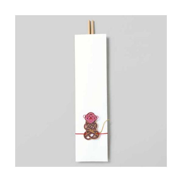 日本の国土の７割が森林です。その森林の中で、最高品質といわれている「檜」。保存性が高く、湿気に耐え、軽く、殺菌力があります。神事にも使われ、神の木として大切にされてきました。そのヒノキ建築材の端材から作られた箸となります。箸袋の申の飾りは、...