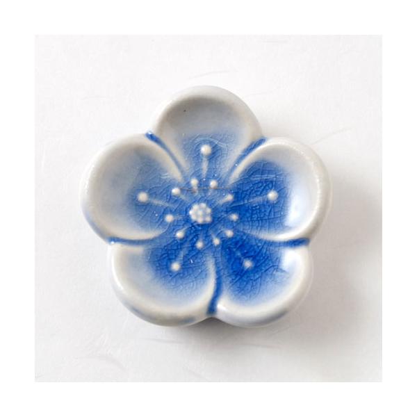 手頃な価格で使いやすい陶器の箸置。手頃な価格と言っても、手作りの温もりある箸置となっており、日本らしい形で作られています。普段使いはもちろんお客様との会食など、いろいろな場面で役に立つ箸置です。サイズ：φ5.5cm