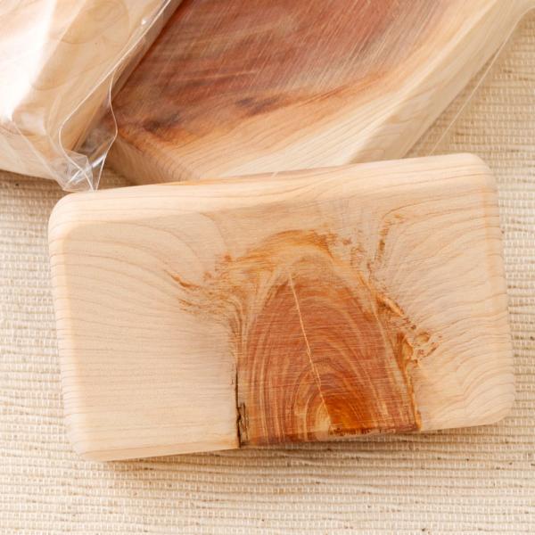 『すべてを活かす』をコンセプトに、地元産の木材を使い、木製品を作り続けている、高知県の工房、土佐龍。端材や葉なども余すところなく活用して、製品づくりをおこなっています。土佐龍では、丈夫で長持ちする木材を使って、時間をかけた天然乾燥を経て、丁...