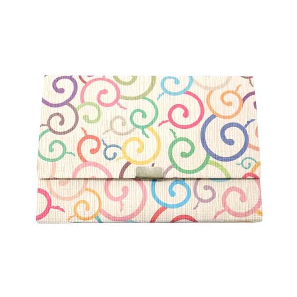 室町期に生まれた、書院造の頃より現代まで息づく襖（ふすま）紙、紗紙でつくった懐紙入れ。繰り返し使う度に風合いが増し、紗紙独特の柔らかな手触りに変化していきます。この素材に使われている紗紙とは、主に襖用に製造され、その風合いと耐久性がよろこば...