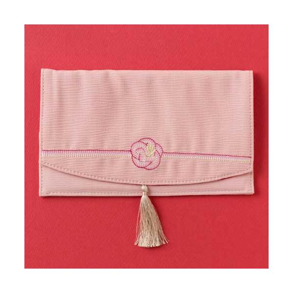 ブランド名である「おいわいのし」をコンセプトにした金封袱紗。使用後は折りたたむことが出来、コンパクトに収納出来るのがポイントです。マグネット付きなので中身が落ちる心配もない、袱紗を使い慣れない若い方々ににオススメの金封入れ。モチーフ部分は刺...