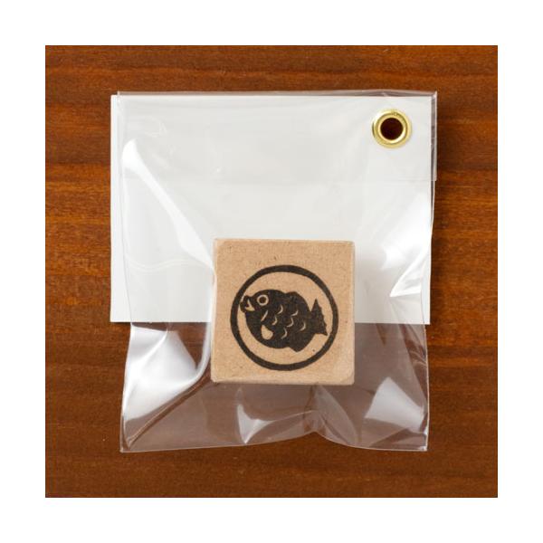 ありそでなかった消しゴムはんこ。シンプルな和柄のデザインですが、手作りのぬくもり感のある印が消しゴムハンコらしい可愛らしさ。メモや封筒、小物など様々な場面で使えるハンコはとっても便利。使う方のアイデアでいろいろな物に返信します。※デザインの...