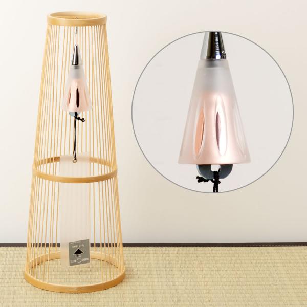 当店人気の伝統工芸品にも指定されている「駿河竹千筋細工」と、昭和24年に東京巣鴨にて創業以来、自転車専用ベルを作っている「東京ベル製作所」。この2つのこだわりのアイテムを組み合わせた当店オリジナルの置き風鈴です。竹ひごがスラリと伸びる姿がと...