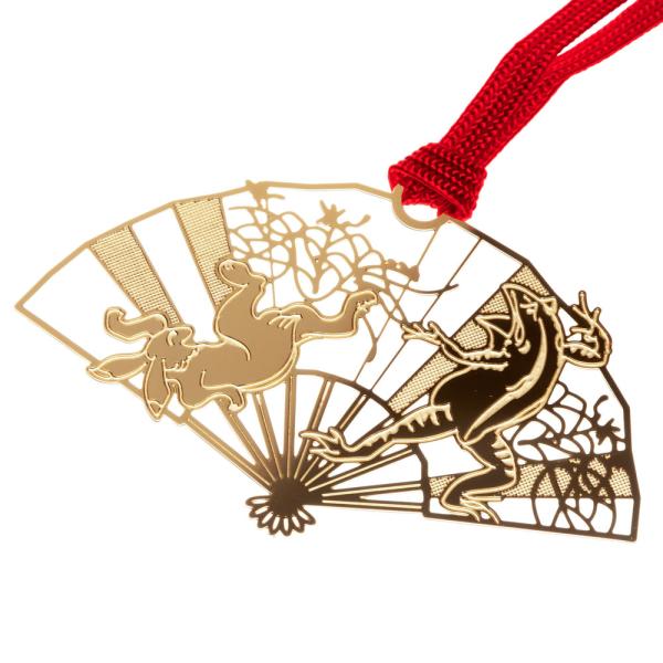 電子部品に用いられる精密加工の技術を持った、日本の企業の製品。数ミクロン単位での精密加工技術を活かし、鳥獣戯画の絵柄を栞として立体的に起こしました。ファンの多い鳥獣戯画柄。うさぎや蛙など動物たちがコミカルに動く姿をしおりにしています。金属と...