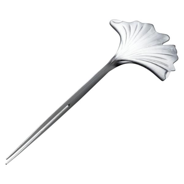 茶席だけでなく、普段のお茶菓子やフルーツにも使いやすい、ステンレス製の楊枝です。和の草花をモチーフにしており、テーブルに季節感を演出できます。持ち手となるモチーフと、お菓子を切る本体部分で90度ねじった形がユニークです。こちらは、スプーンや...