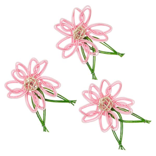 可憐な桜をイメージして作った、ピンクとグリーンの組み合わせが可愛らしい飾り水引です。ギフトに添えるワンポイントにどうぞ。サイズ：約5.3×4(cm)3個入り※貼り付け用のテープは付属しません