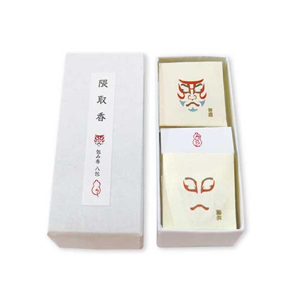 鞄やお財布、名刺入れの中に入れたり、うつり香としてお手紙や御祝袋に入れたり。日本の香りという文化を楽しむお香。香りは白檀をベースとした天然香木を調香。古くから伝わる爽やかな香りをお楽しみいただけます。白い箱に入っているのは、「真っ白な心を贈...