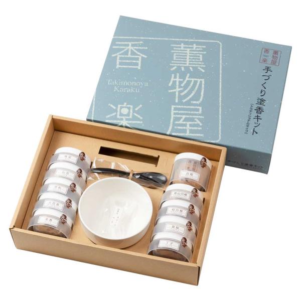 このキットには、本格塗香をお作りいただくための「主要な香原料10種（専用保存容器付）」「計量用スプーン・ヘラ」「磁器ボウル」「ブレンド用塗りスプーン」「塗香作りのしおり」がセットされています。商品到着後すぐにオリジナル塗香をお楽しみいただけ...