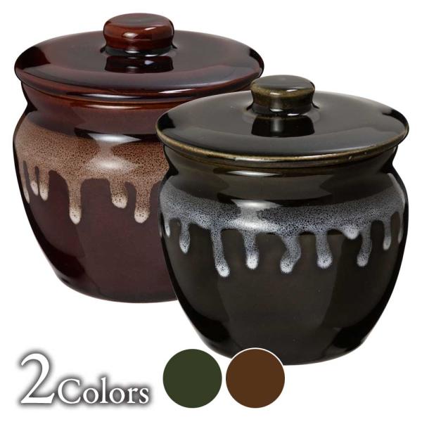 昔からあるデザインの瓶。釉薬が流れる雰囲気がとても懐かしく、いつまでも人気のタイプ。ただ昔は梅干しを漬ける用でしたが、ストッカーとして役立つ蓋付きのミニタイプとなり、様々な場面で役立つアイテムになりました。佃煮はもちろん胡麻や鰹節。ご飯にか...