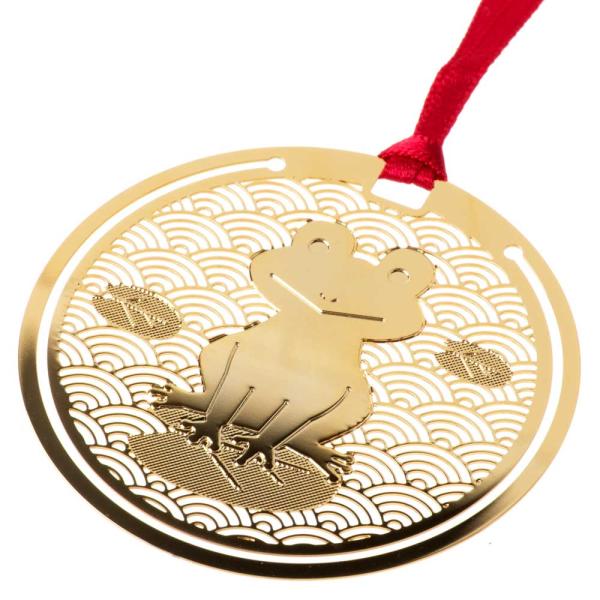 電子部品に用いられる精密加工の技術を持った、日本の企業の製品。数ミクロン単位での精密加工技術を活かし、金色のしおりを製作いたしました。日本で縁起の良いとされるモチーフを描いたシリーズです。海外へのお土産ものだけでなく、ちょっとした心付けに最...