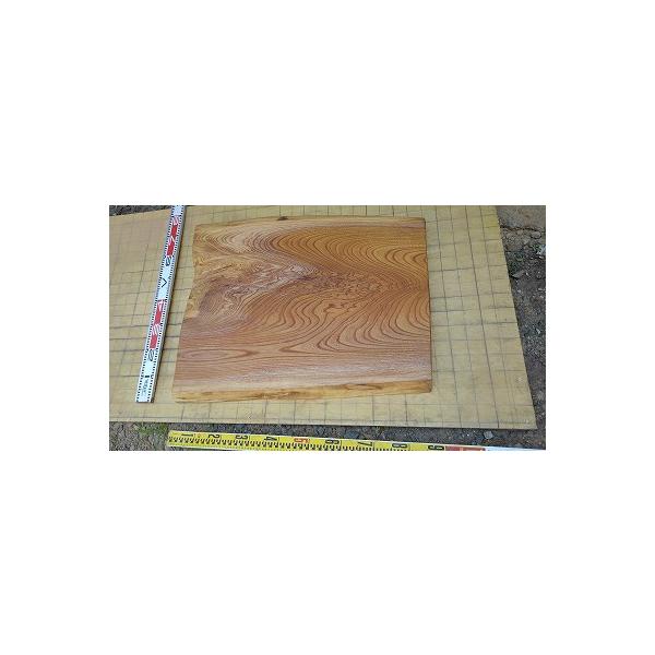 けやき（欅）890（長さ）、　580〜670〜680（幅、木表、表面の平らな部分の寸法）43（厚み）単位ミリ、       写真の縦横のマス目は5cmです、写真1〜9枚目木表、10〜14枚目木裏を表示しています、自然乾燥材です、縦横カット無...