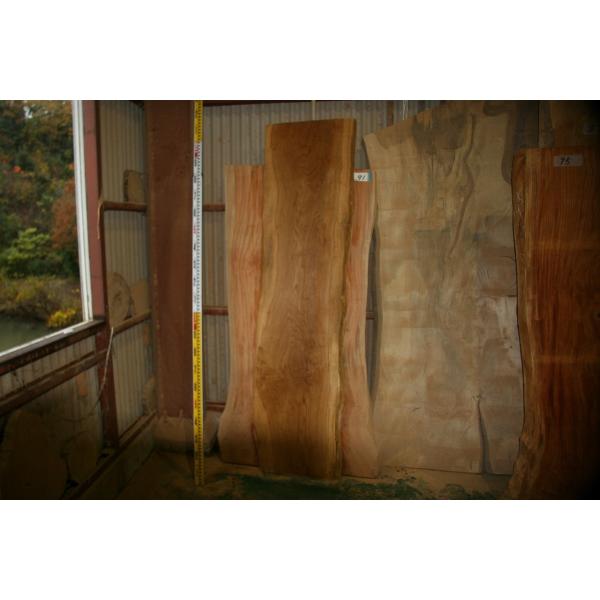 ナラ（楢）2100（長さ）、420　〜510（幅、木表、表面の平らな部分の寸法）40（厚み）単位ミリ、       写真は目木表を表示しています、工場内で5年以上寝かせた自然乾燥材です、       自然オイル塗装をしています、プレーナーを...