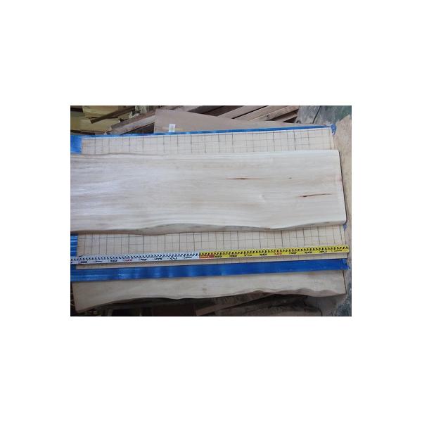 しな、2050（長さ）、　550〜470〜490（幅、木表、表面の平らな部分の寸法）55（厚み）単位ミリ、       写真の縦横のマス目は5cmです、写真1〜7枚目木表、8〜12枚目木裏を表示しています、自然乾燥材です、       ご希...