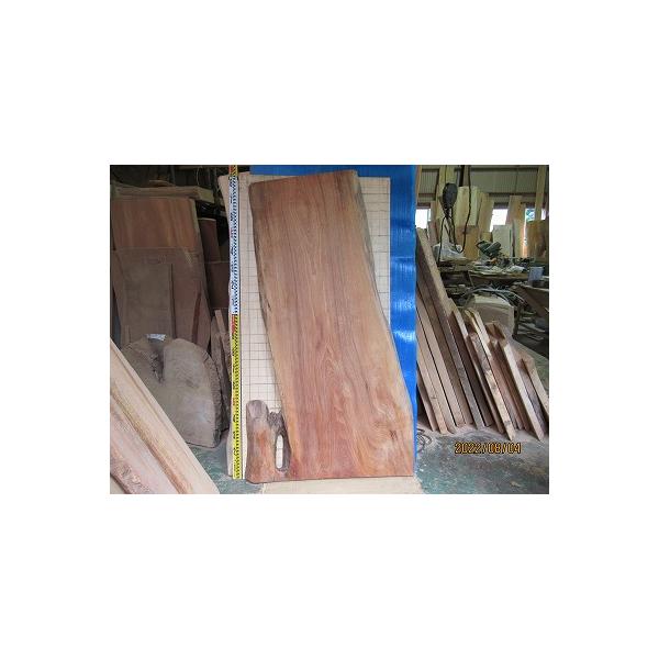 たぶ、1800（長さ）、　600〜720〜990（幅、木表、表面の平らな部分の寸法）50（厚み）単位ミリ、       写真の縦横のマス目は5cmです、写真1〜4枚目木表、5〜8枚目木裏を表示しています、地元市場で原木を買い付け製材工場内で...
