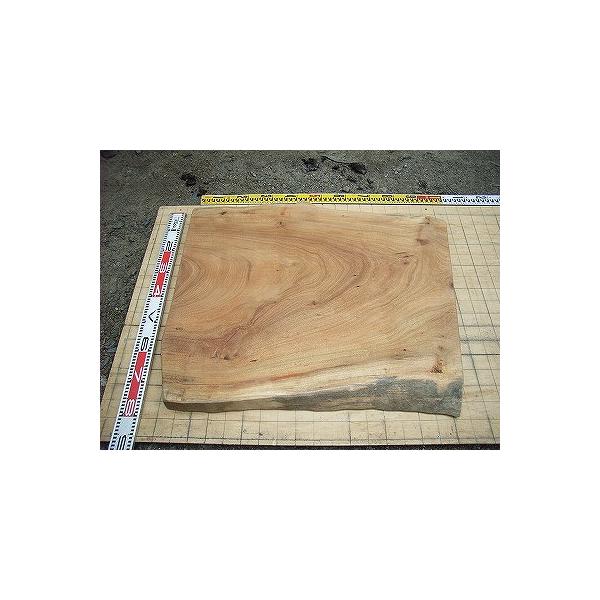 椨（たぶ）、930（長さ）、　620〜730〜740（幅、木表、表面の平らな部分の寸法）55（厚み）単位ミリ、       写真の縦横のマス目は5cmです、写真1〜8枚目木表、9〜16枚目木裏を表示しています、自然乾燥材です、       ...