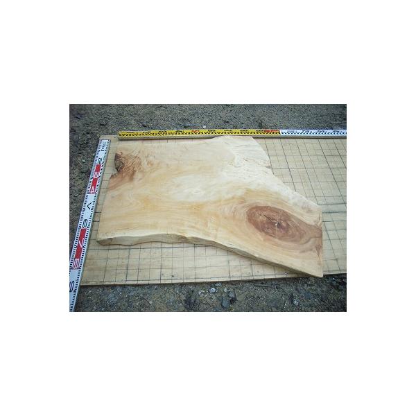 栃ノ木、1070（長さ）、　360〜700〜600（幅、木表、表面の平らな部分の寸法）55（厚み）単位ミリ、       写真の縦横のマス目は5cmです、写真1〜11枚目木表、12〜15枚目木裏を表示しています、自然乾燥材です、ご希望があれ...