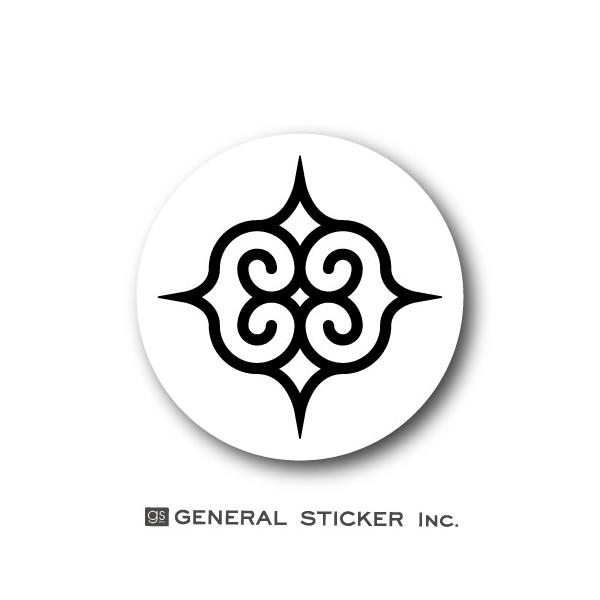 あの人も使ってた！話題のアイヌ文様の魔除けマーク！いろんな場所に貼って、厄除けやお守りに！サイズ違いもご用意しております！こちらの商品は耐水、耐光性のあるステッカーです。屋外はもちろん、PC、スーツケース、冷蔵庫など様々なところに貼ってお楽...