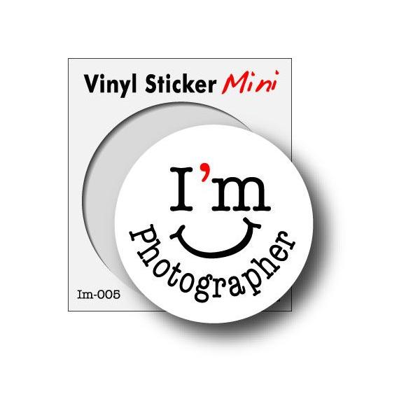 ステッカーサイズ　W:40mm / H:40mm画像は250％拡大しています。実寸画像は下にあります。屋外使用ＯＫ！耐水性のあるステッカーです。白色のビニール素材に印刷されています。バイクやメットはもちろん、車、楽器、ボード、冷蔵庫、自転車...