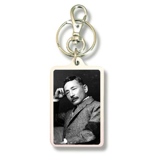 SIZE:W3.3cm H5cm屋外使用ＯＫ！耐水性のあるステッカーがキーホルダーの両面に張られています。便利な2WAYなので鍵と一緒はモチロン、カバンや携帯など色々なところでお楽しみ下さい。