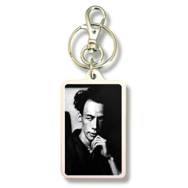 SIZE:W3.3cm H5cm屋外使用ＯＫ！耐水性のあるステッカーがキーホルダーの両面に張られています。便利な2WAYなので鍵と一緒はモチロン、カバンや携帯など色々なところでお楽しみ下さい。