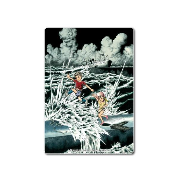 SIZE:W53×H74mm楳図かずお先生のダイカットビニールステッカーです。あの人気作のキャラクター達が集結！更に、同シリーズの缶バッジやポスター、キーホルダーなど、ラインナップも拡大！屋外も対応！バイクやメットはもちろん、ビニール傘、車...