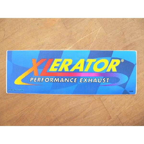 SIZE:W23 H7.5cm屋外使用ＯＫ！耐水性のあるステッカーです。白色のビニール素材に印刷されています。バイクやメットはもちろん、車、楽器、ボード、冷蔵庫、自転車、スーツケース、マグカップ、文房具や手帳etc...色々なところでお楽し...